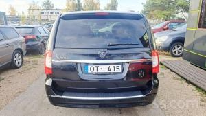 Melns Lancia Voyager 2013 Rīga, ar dzinēja tilpumu 2.80 L un nobraukumu 325 tūkst. km par 6490 €, foto 7 vietnē AUTOMOTO.COM.LV