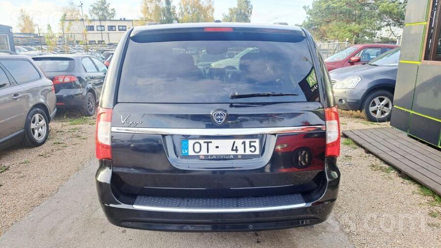 Melns Lancia Voyager 2013 Rīga, ar dzinēja tilpumu 2.80 L un nobraukumu 325 tūkst. km par 6490 €, foto 7 vietnē AUTOMOTO.COM.LV