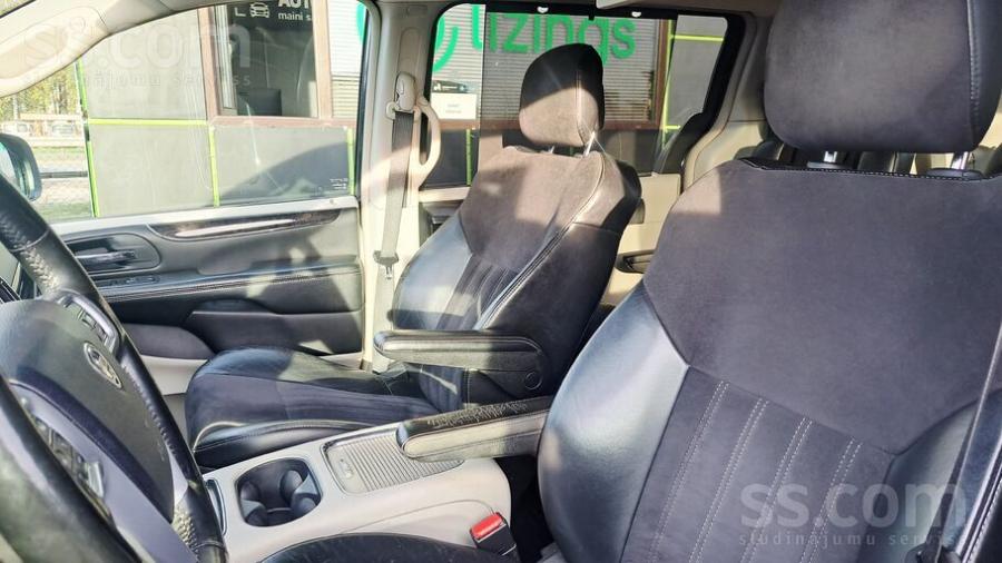 Melns Lancia Voyager 2013 Rīga, ar dzinēja tilpumu 2.80 L un nobraukumu 325 tūkst. km par 6490 €, foto 11 vietnē AUTOMOTO.COM.LV