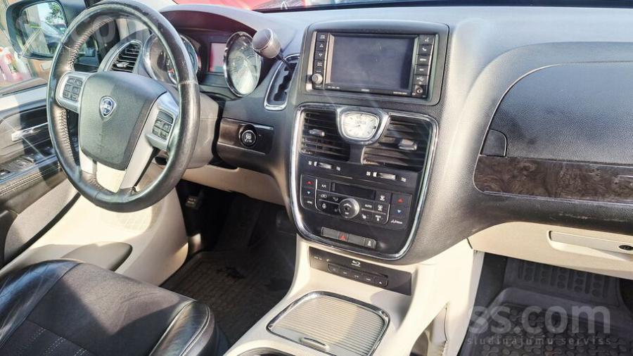 Melns Lancia Voyager 2013 Rīga, ar dzinēja tilpumu 2.80 L un nobraukumu 325 tūkst. km par 6490 €, foto 14 vietnē AUTOMOTO.COM.LV