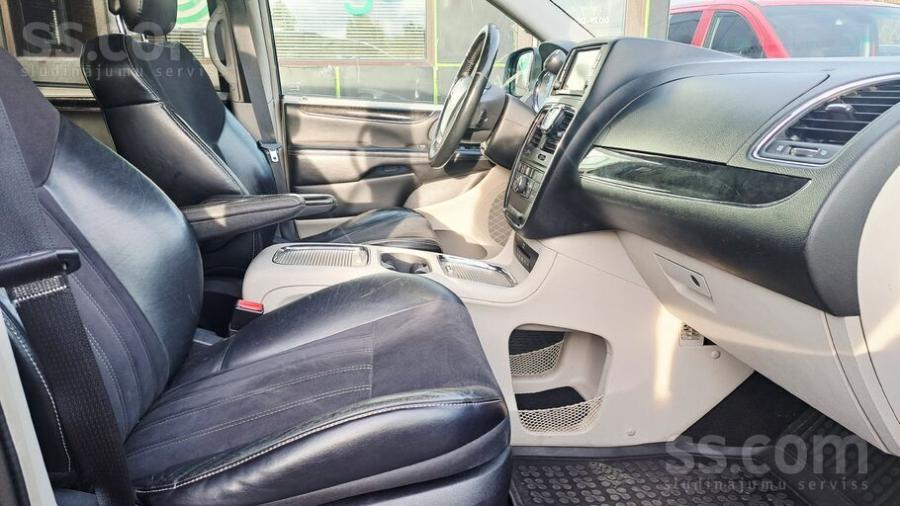 Melns Lancia Voyager 2013 Rīga, ar dzinēja tilpumu 2.80 L un nobraukumu 325 tūkst. km par 6490 €, foto 16 vietnē AUTOMOTO.COM.LV