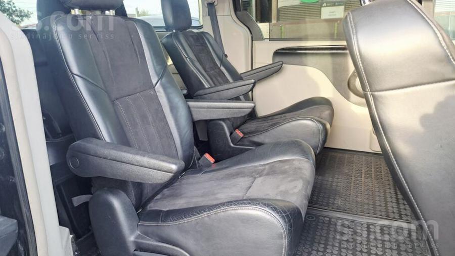 Melns Lancia Voyager 2013 Rīga, ar dzinēja tilpumu 2.80 L un nobraukumu 325 tūkst. km par 6490 €, foto 17 vietnē AUTOMOTO.COM.LV