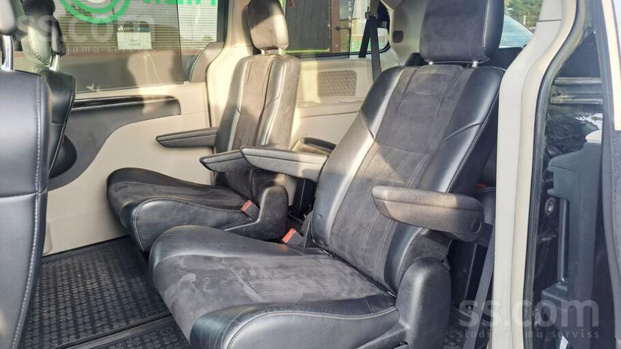 Melns Lancia Voyager 2013 Rīga, ar dzinēja tilpumu 2.80 L un nobraukumu 325 tūkst. km par 6490 €, foto 18 vietnē AUTOMOTO.COM.LV