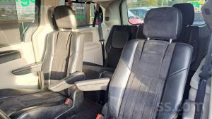 Melns Lancia Voyager 2013 Rīga, ar dzinēja tilpumu 2.80 L un nobraukumu 325 tūkst. km par 6490 €, foto 19 vietnē AUTOMOTO.COM.LV