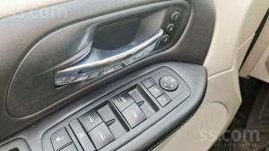 Melns Lancia Voyager 2013 Rīga, ar dzinēja tilpumu 2.80 L un nobraukumu 325 tūkst. km par 6490 €, foto 21 vietnē AUTOMOTO.COM.LV