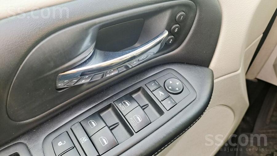 Melns Lancia Voyager 2013 Rīga, ar dzinēja tilpumu 2.80 L un nobraukumu 325 tūkst. km par 6490 €, foto 21 vietnē AUTOMOTO.COM.LV