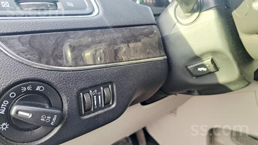 Melns Lancia Voyager 2013 Rīga, ar dzinēja tilpumu 2.80 L un nobraukumu 325 tūkst. km par 6490 €, foto 22 vietnē AUTOMOTO.COM.LV