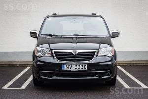 Black Lancia Voyager 2014 in Riga, with an engine capacity of 2.80 L and mileage of 0 thousand km for 9950 €, photo 2 on AUTOMOTO.COM.LV
