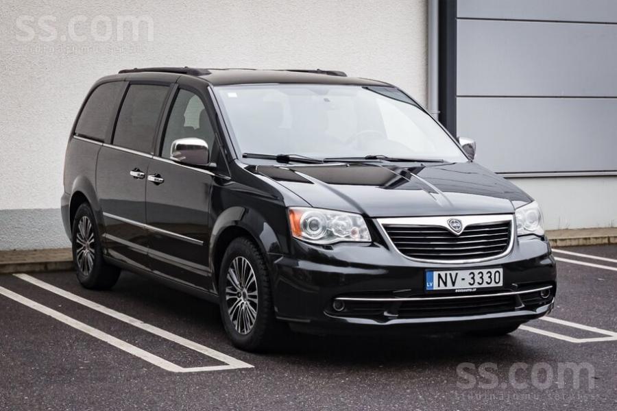 Black Lancia Voyager 2014 in Riga, with an engine capacity of 2.80 L and mileage of 0 thousand km for 9950 €, photo 3 on AUTOMOTO.COM.LV