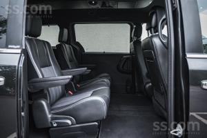 Black Lancia Voyager 2014 in Riga, with an engine capacity of 2.80 L and mileage of 0 thousand km for 9950 €, photo 13 on AUTOMOTO.COM.LV