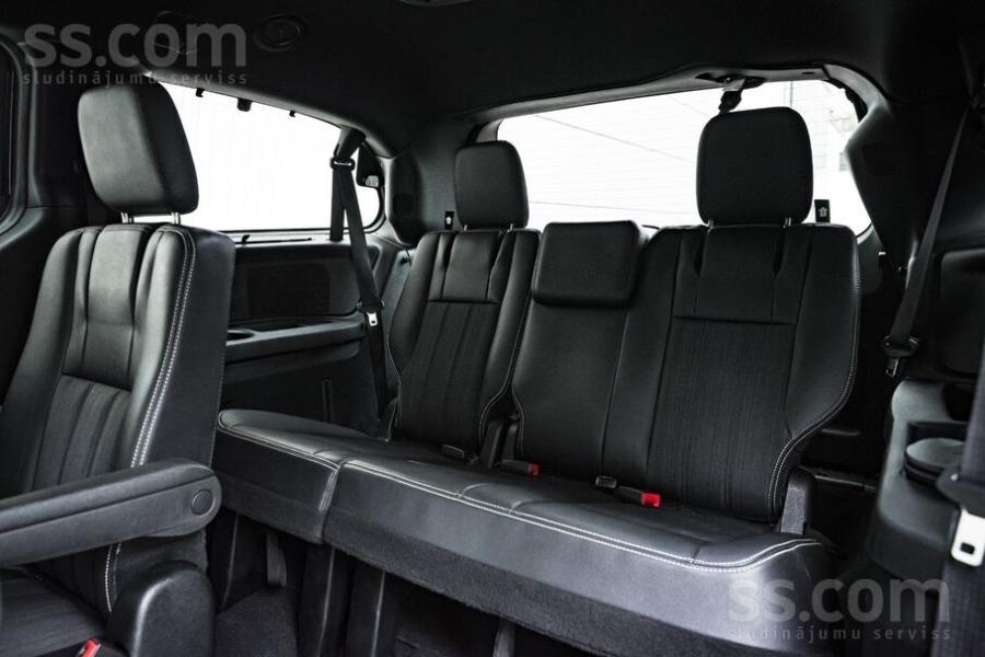 Black Lancia Voyager 2014 in Riga, with an engine capacity of 2.80 L and mileage of 0 thousand km for 9950 €, photo 14 on AUTOMOTO.COM.LV