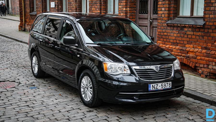 Melns Lancia Voyager 2014 Rīga, ar dzinēja tilpumu 2.80 L un nobraukumu 293 tūkst. km par 7450 €, foto 4 vietnē AUTOMOTO.COM.LV
