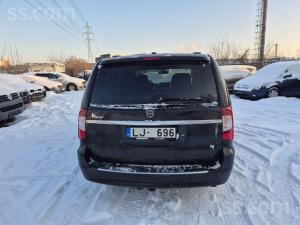 Black Lancia Voyager 2014 in Riga, with an engine capacity of 2.80 L and mileage of 260 thousand km for 7990 €, photo 7 on AUTOMOTO.COM.LV