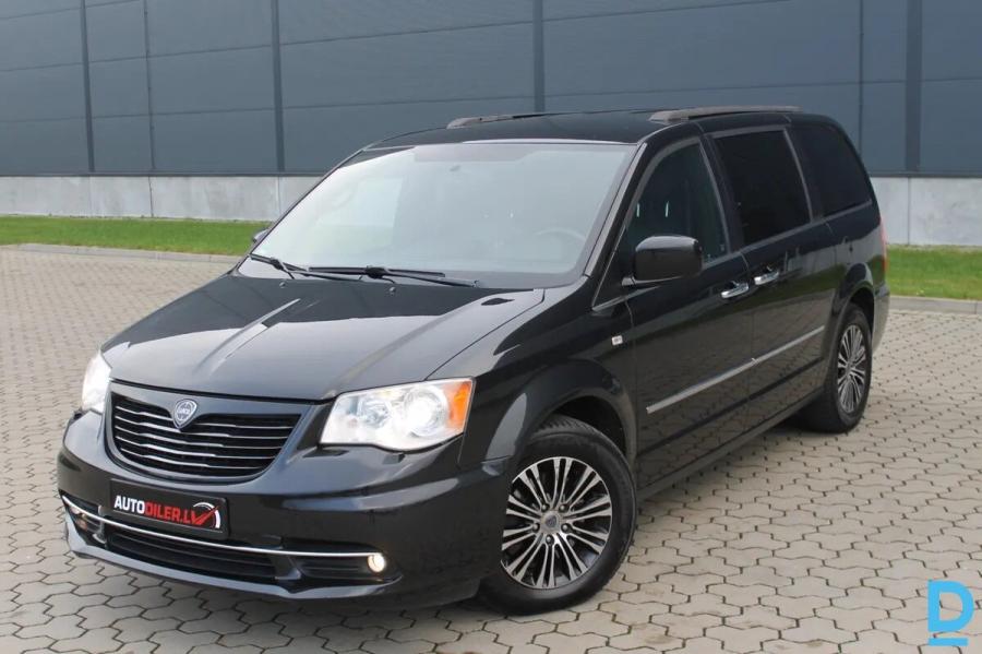 Melns Lancia Voyager 2014 Rīga, ar dzinēja tilpumu 2.80 L un nobraukumu 214 tūkst. km par 9650 €, foto 1 vietnē AUTOMOTO.COM.LV