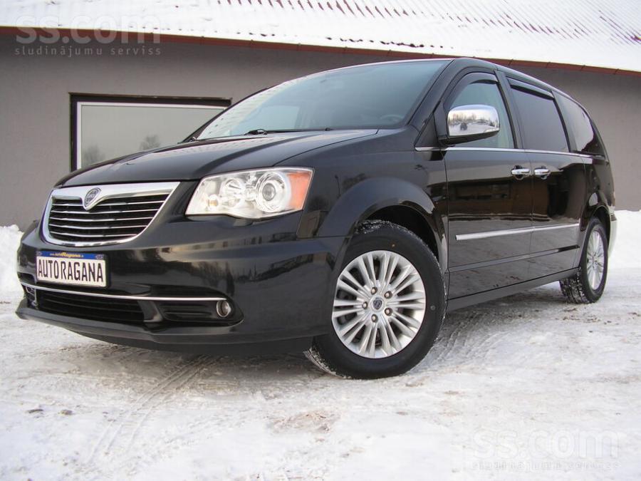Melns Lancia Voyager 2014 Rīga, ar dzinēja tilpumu 2.80 L un nobraukumu 0 tūkst. km par 10850 €, foto 9 vietnē AUTOMOTO.COM.LV