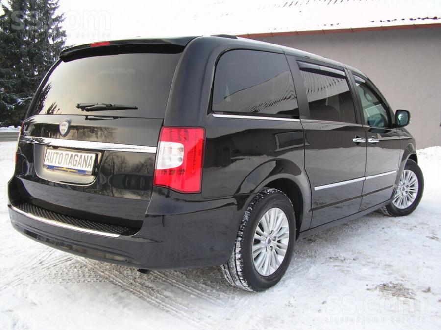 Melns Lancia Voyager 2014 Rīga, ar dzinēja tilpumu 2.80 L un nobraukumu 0 tūkst. km par 10850 €, foto 10 vietnē AUTOMOTO.COM.LV