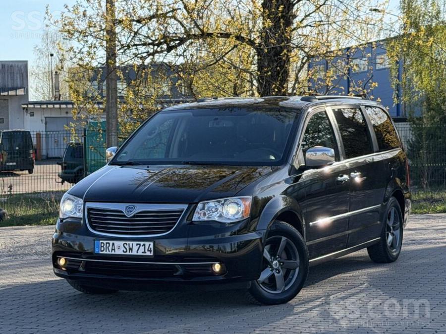 Melns Lancia Voyager 2014 Rīga, ar dzinēja tilpumu 2.80 L un nobraukumu 0 tūkst. km par 8750 €, foto 1 vietnē AUTOMOTO.COM.LV