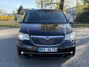 Melns Lancia Voyager 2014 Rīga, ar dzinēja tilpumu 2.80 L un nobraukumu 0 tūkst. km par 8750 €, foto 3 vietnē AUTOMOTO.COM.LV