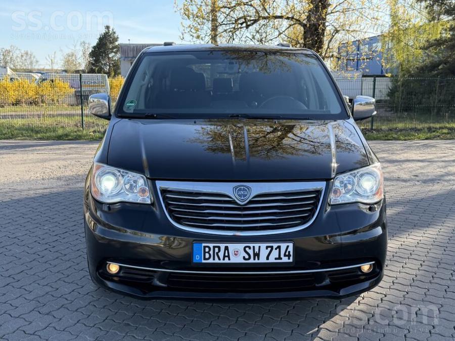 Melns Lancia Voyager 2014 Rīga, ar dzinēja tilpumu 2.80 L un nobraukumu 0 tūkst. km par 8750 €, foto 3 vietnē AUTOMOTO.COM.LV