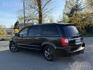 Melns Lancia Voyager 2014 Rīga, ar dzinēja tilpumu 2.80 L un nobraukumu 0 tūkst. km par 8750 €, foto 5 vietnē AUTOMOTO.COM.LV