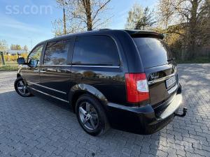 Melns Lancia Voyager 2014 Rīga, ar dzinēja tilpumu 2.80 L un nobraukumu 0 tūkst. km par 8750 €, foto 9 vietnē AUTOMOTO.COM.LV