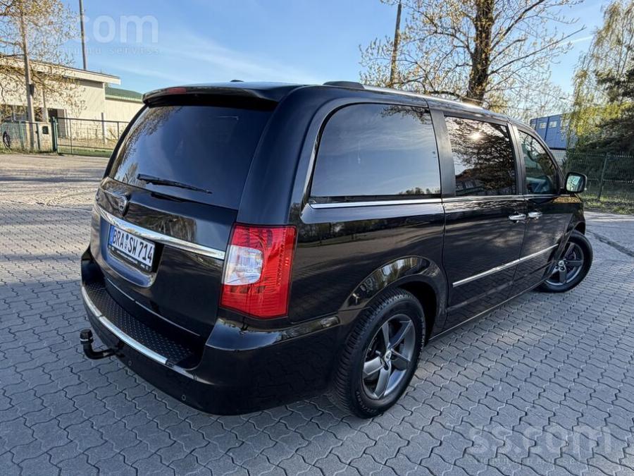 Melns Lancia Voyager 2014 Rīga, ar dzinēja tilpumu 2.80 L un nobraukumu 0 tūkst. km par 8750 €, foto 11 vietnē AUTOMOTO.COM.LV
