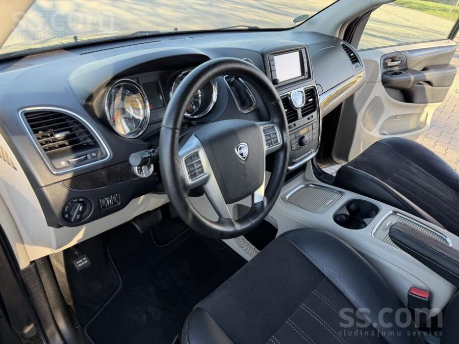 Melns Lancia Voyager 2014 Rīga, ar dzinēja tilpumu 2.80 L un nobraukumu 0 tūkst. km par 8750 €, foto 14 vietnē AUTOMOTO.COM.LV