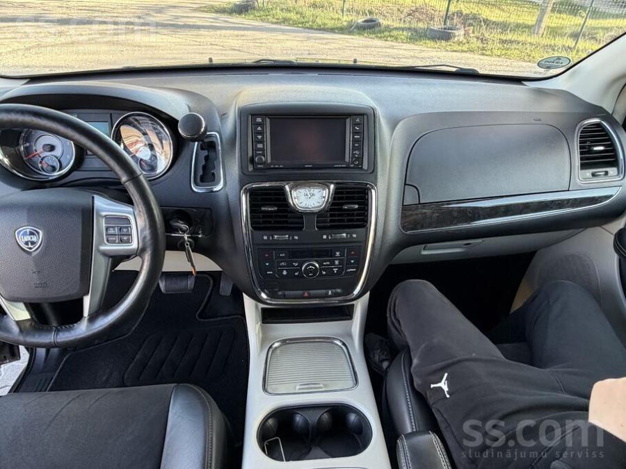 Melns Lancia Voyager 2014 Rīga, ar dzinēja tilpumu 2.80 L un nobraukumu 0 tūkst. km par 8750 €, foto 23 vietnē AUTOMOTO.COM.LV