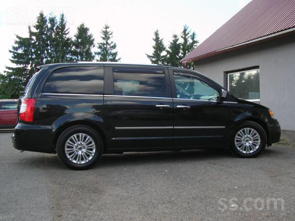 Melns Lancia Voyager 2014 Rīga, ar dzinēja tilpumu 2.80 L un nobraukumu 0 tūkst. km par 8950 €, foto 3 vietnē AUTOMOTO.COM.LV