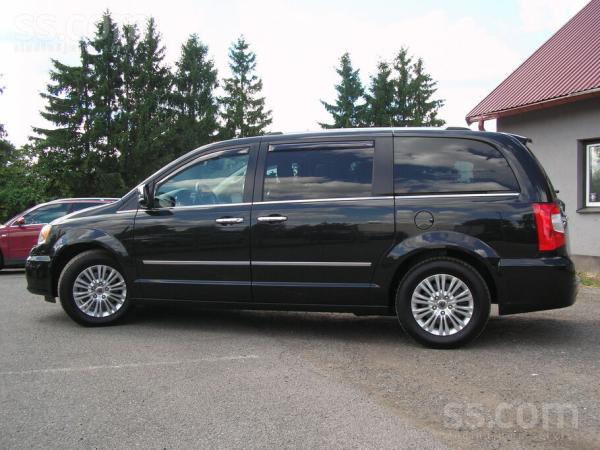 Melns Lancia Voyager 2014 Rīga, ar dzinēja tilpumu 2.80 L un nobraukumu 0 tūkst. km par 8950 €, foto 4 vietnē AUTOMOTO.COM.LV
