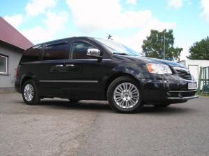 Black Lancia Voyager 2014 in Sigulda, with an engine capacity of 2.80 L and mileage of 225 thousand km for 8950 €, photo 3 on AUTOMOTO.COM.LV