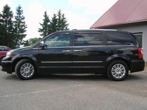 Black Lancia Voyager 2014 in Sigulda, with an engine capacity of 2.80 L and mileage of 225 thousand km for 8950 €, photo 9 on AUTOMOTO.COM.LV
