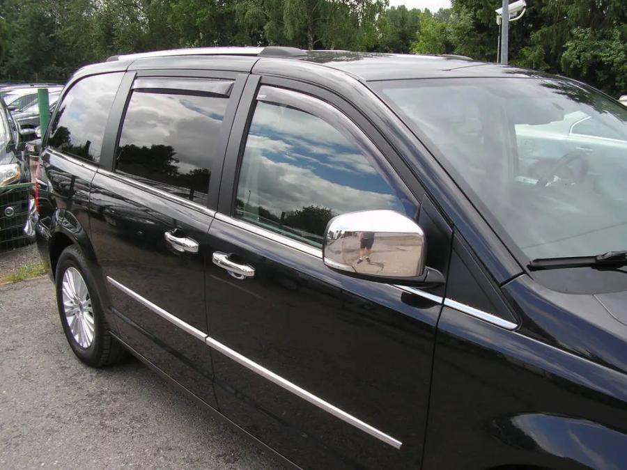 Black Lancia Voyager 2014 in Sigulda, with an engine capacity of 2.80 L and mileage of 225 thousand km for 8950 €, photo 12 on AUTOMOTO.COM.LV