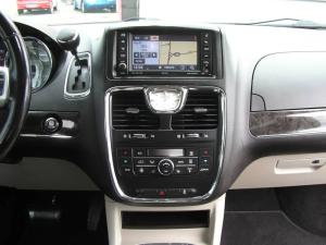 Black Lancia Voyager 2014 in Sigulda, with an engine capacity of 2.80 L and mileage of 225 thousand km for 8950 €, photo 16 on AUTOMOTO.COM.LV