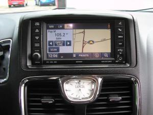 Black Lancia Voyager 2014 in Sigulda, with an engine capacity of 2.80 L and mileage of 225 thousand km for 8950 €, photo 17 on AUTOMOTO.COM.LV