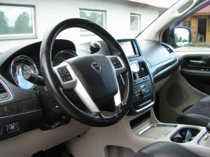 Black Lancia Voyager 2014 in Sigulda, with an engine capacity of 2.80 L and mileage of 225 thousand km for 8950 €, photo 19 on AUTOMOTO.COM.LV