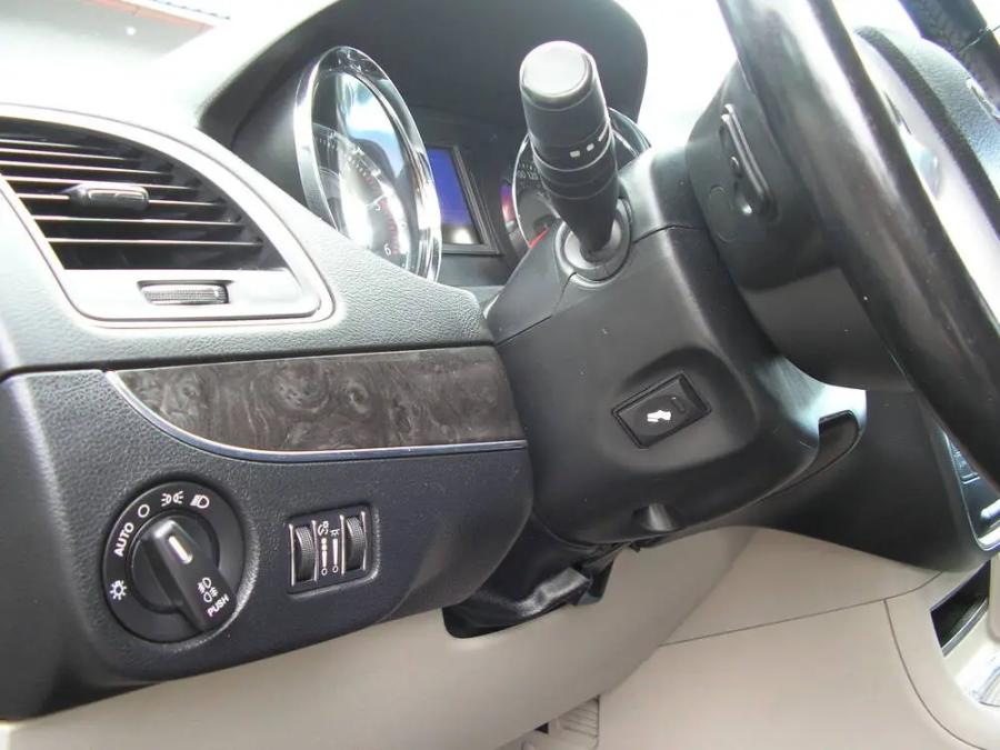 Black Lancia Voyager 2014 in Sigulda, with an engine capacity of 2.80 L and mileage of 225 thousand km for 8950 €, photo 21 on AUTOMOTO.COM.LV
