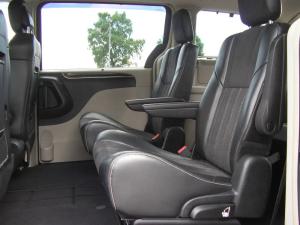 Black Lancia Voyager 2014 in Sigulda, with an engine capacity of 2.80 L and mileage of 225 thousand km for 8950 €, photo 24 on AUTOMOTO.COM.LV