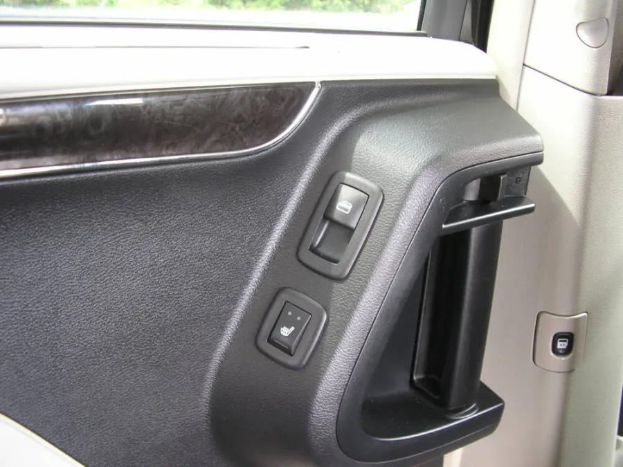 Black Lancia Voyager 2014 in Sigulda, with an engine capacity of 2.80 L and mileage of 225 thousand km for 8950 €, photo 25 on AUTOMOTO.COM.LV