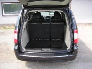 Black Lancia Voyager 2014 in Sigulda, with an engine capacity of 2.80 L and mileage of 225 thousand km for 8950 €, photo 26 on AUTOMOTO.COM.LV