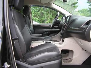 Black Lancia Voyager 2014 in Sigulda, with an engine capacity of 2.80 L and mileage of 225 thousand km for 8950 €, photo 32 on AUTOMOTO.COM.LV