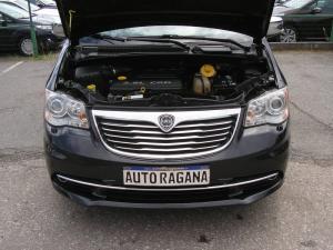 Black Lancia Voyager 2014 in Sigulda, with an engine capacity of 2.80 L and mileage of 225 thousand km for 8950 €, photo 34 on AUTOMOTO.COM.LV