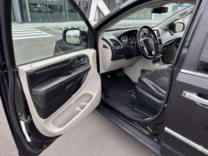 Melns Lancia Voyager 2014 Šauļi, ar dzinēja tilpumu 2.78 L un nobraukumu 169 tūkst. km par 8500 €, foto 14 vietnē AUTOMOTO.COM.LV