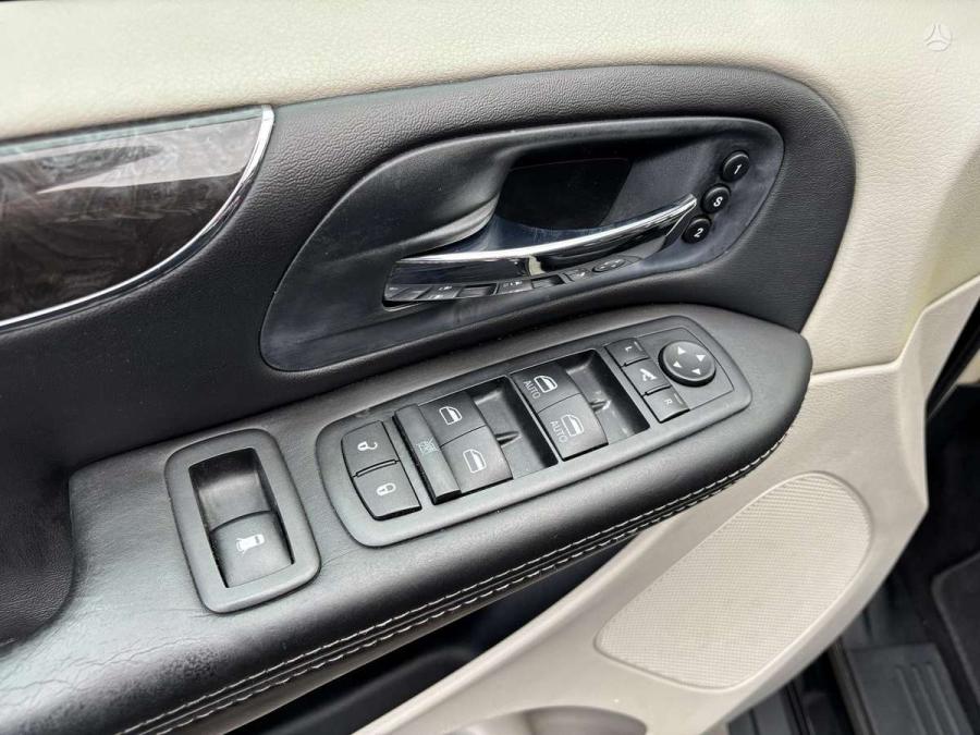 Melns Lancia Voyager 2014 Šauļi, ar dzinēja tilpumu 2.78 L un nobraukumu 169 tūkst. km par 8500 €, foto 16 vietnē AUTOMOTO.COM.LV
