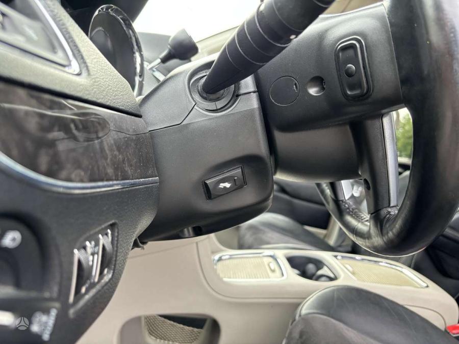 Melns Lancia Voyager 2014 Šauļi, ar dzinēja tilpumu 2.78 L un nobraukumu 169 tūkst. km par 8500 €, foto 17 vietnē AUTOMOTO.COM.LV