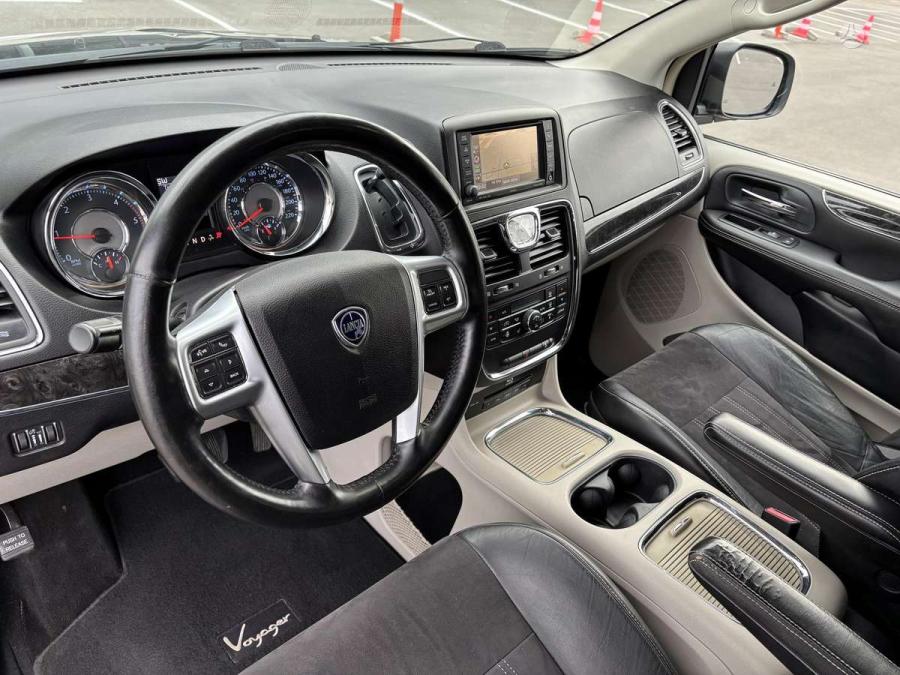 Melns Lancia Voyager 2014 Šauļi, ar dzinēja tilpumu 2.78 L un nobraukumu 169 tūkst. km par 8500 €, foto 18 vietnē AUTOMOTO.COM.LV