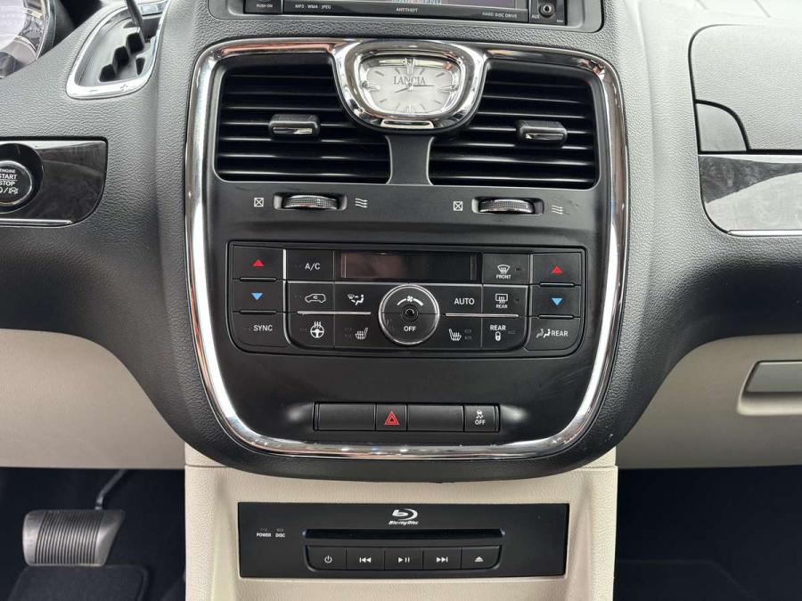 Melns Lancia Voyager 2014 Šauļi, ar dzinēja tilpumu 2.78 L un nobraukumu 169 tūkst. km par 8500 €, foto 20 vietnē AUTOMOTO.COM.LV