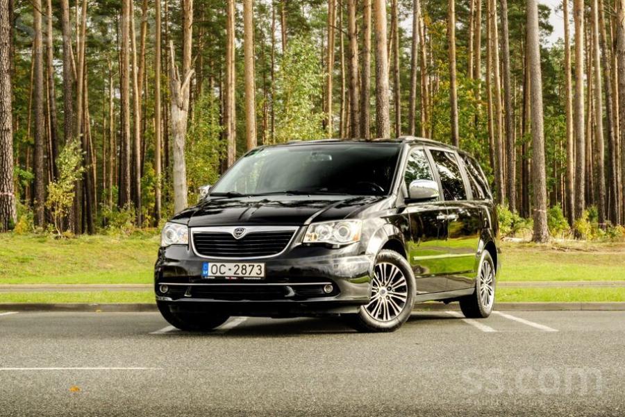 Melns Lancia Voyager 2015 Rīga, ar dzinēja tilpumu 2.80 L un nobraukumu 210 tūkst. km par 10190 €, foto 1 vietnē AUTOMOTO.COM.LV