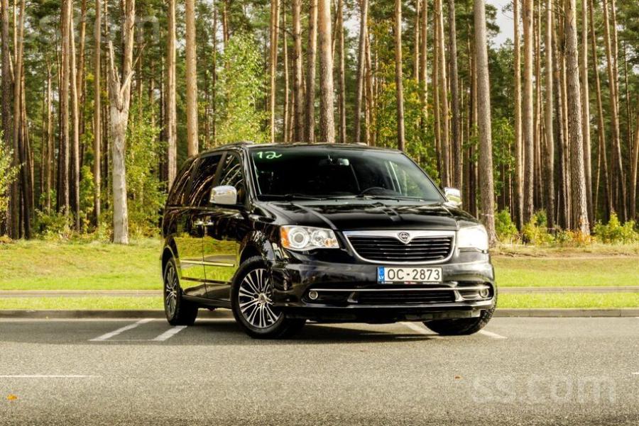 Melns Lancia Voyager 2015 Rīga, ar dzinēja tilpumu 2.80 L un nobraukumu 210 tūkst. km par 10190 €, foto 2 vietnē AUTOMOTO.COM.LV