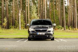 Melns Lancia Voyager 2015 Rīga, ar dzinēja tilpumu 2.80 L un nobraukumu 210 tūkst. km par 10190 €, foto 3 vietnē AUTOMOTO.COM.LV